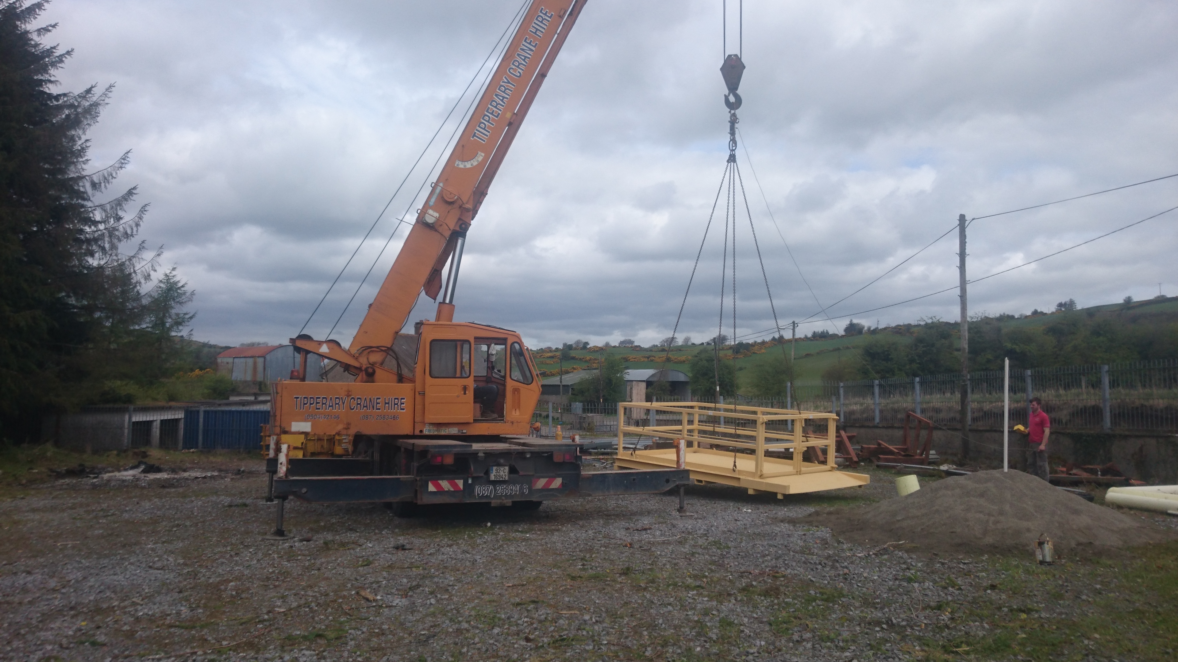 Load test being performed on lifting platform with load cell at our ...